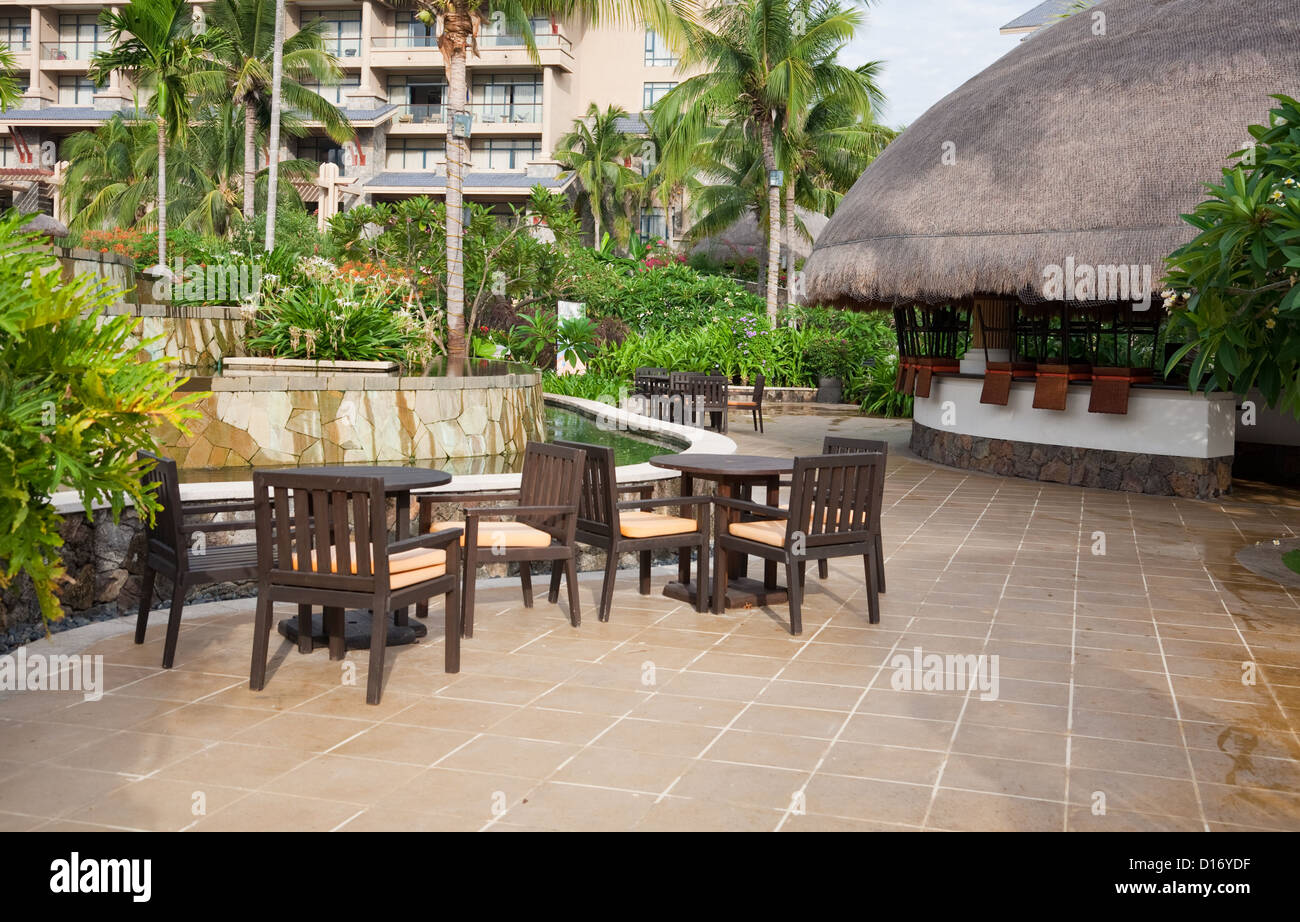 Outdoor cafe bar hi-res stock photography and images - Alamy