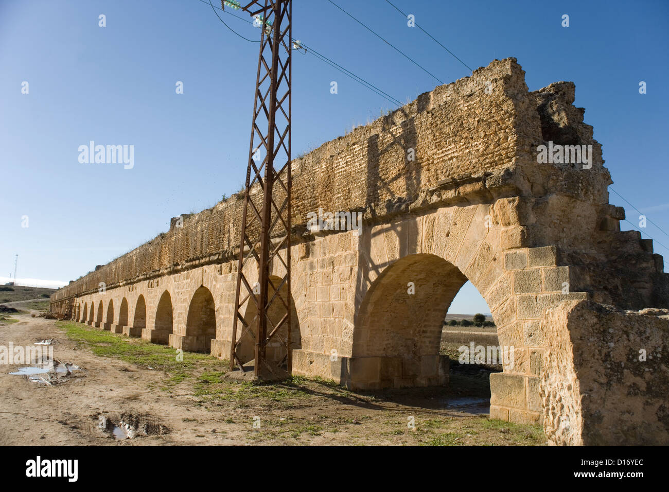 Roman viaduct tunisia hi-res stock photography and images - Alamy