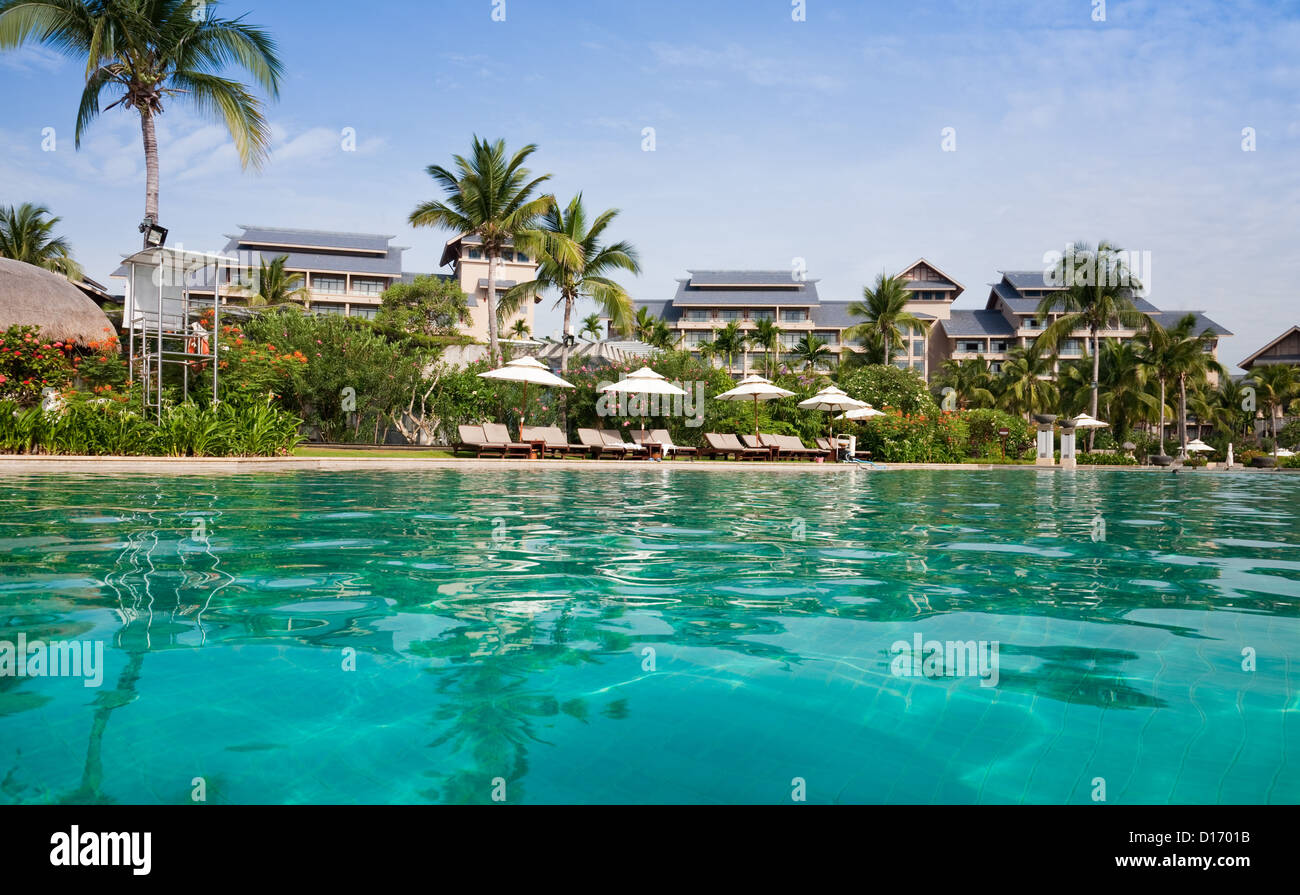 Pool in front of hotel hi-res stock photography and images - Alamy