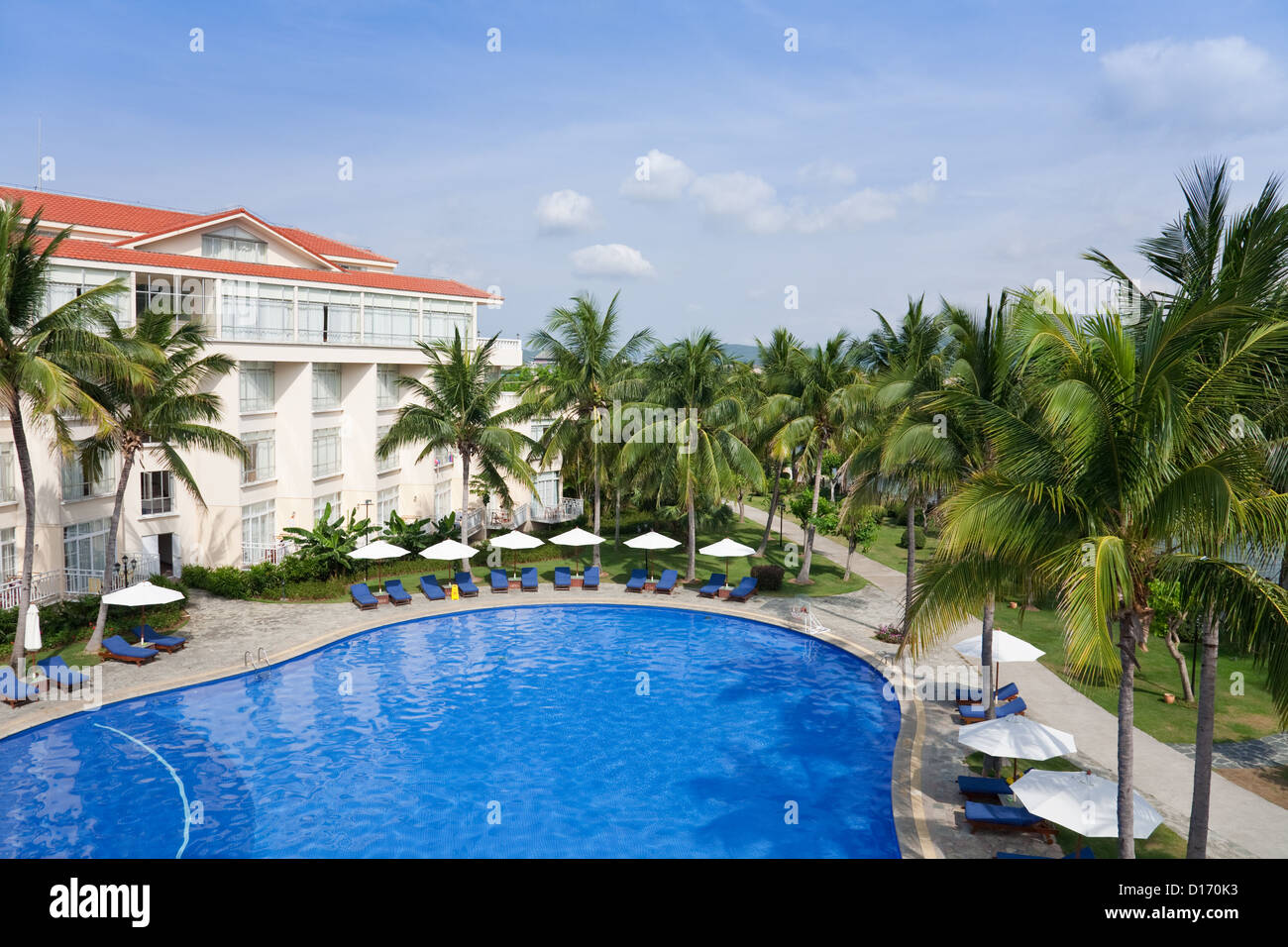 Hotel landscaped garden hi-res stock photography and images - Alamy