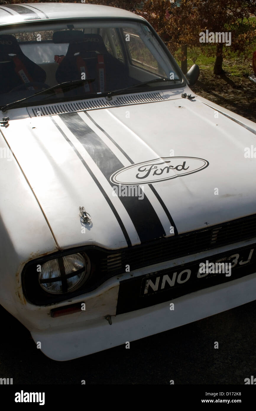 The ford logo on the bonnet of a classic Ford Escort car Stock Photo ...