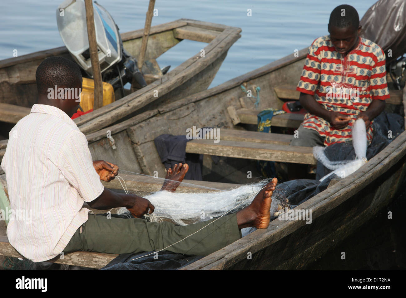 African women fishing net hi-res stock photography and images - Alamy