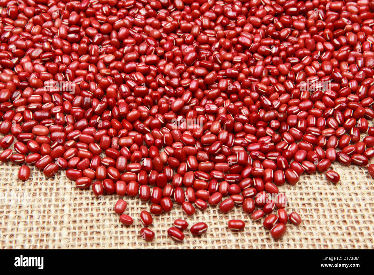 Azuki red beans on hemp cloth Stock Photo - Alamy