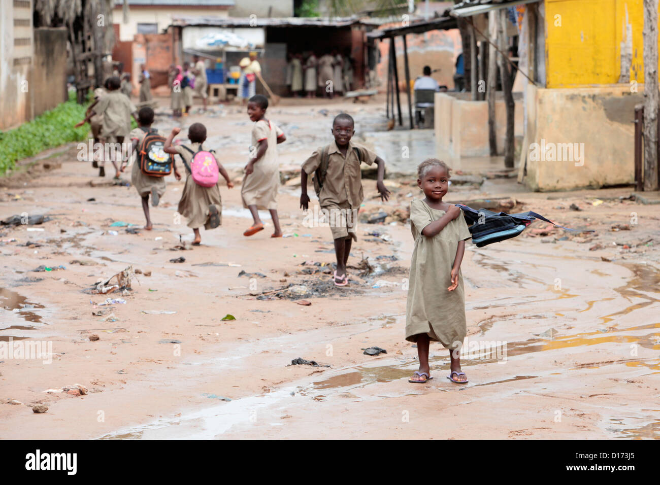 Children running street africa hi-res stock photography and images - Alamy