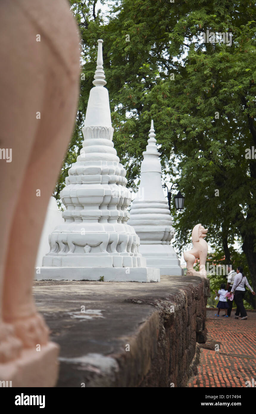 People at Wat Phnom, Phnom Penh, Cambodia Stock Photo - Alamy