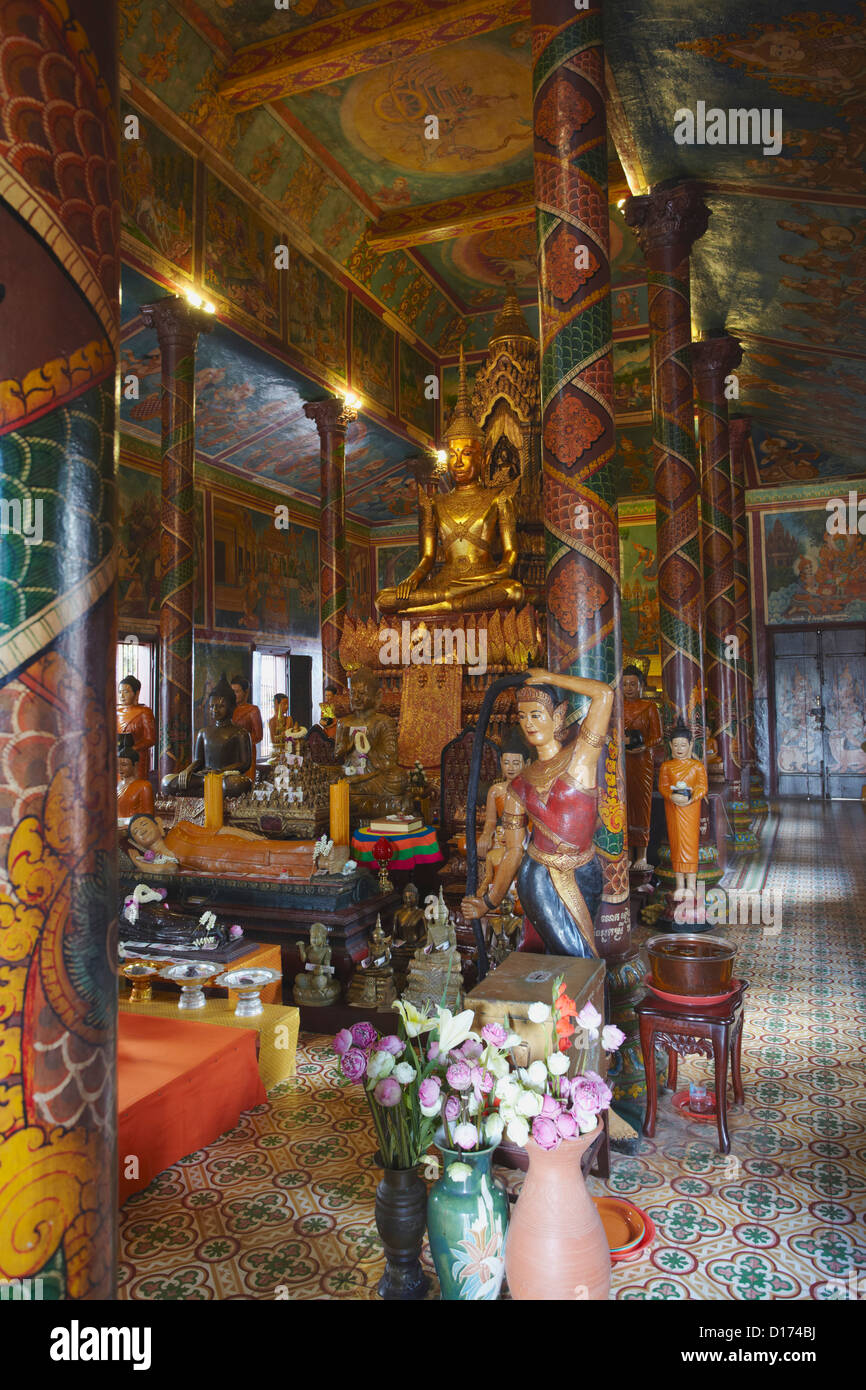 Interior of Wat Phnom, Phnom Penh, Cambodia Stock Photo - Alamy