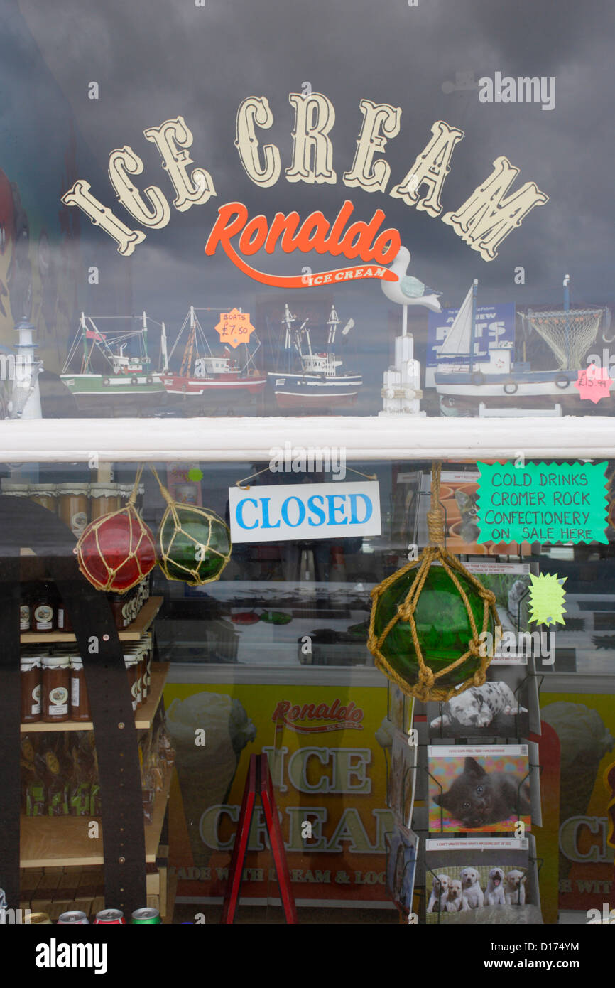 British seaside shop Stock Photo - Alamy