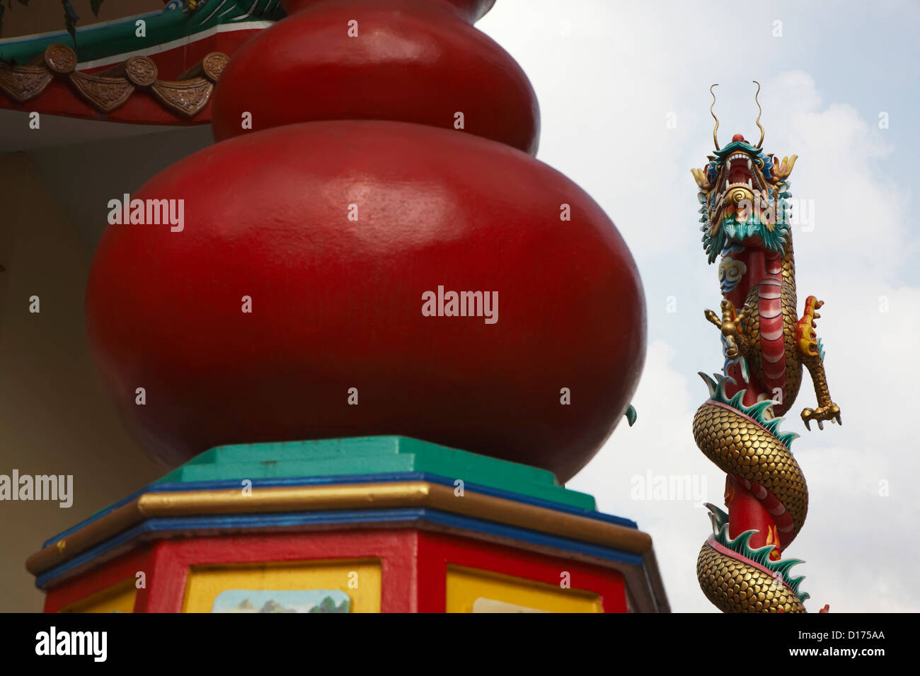 Thailand, Bangkok, dragon statue close to a temple Stock Photo - Alamy