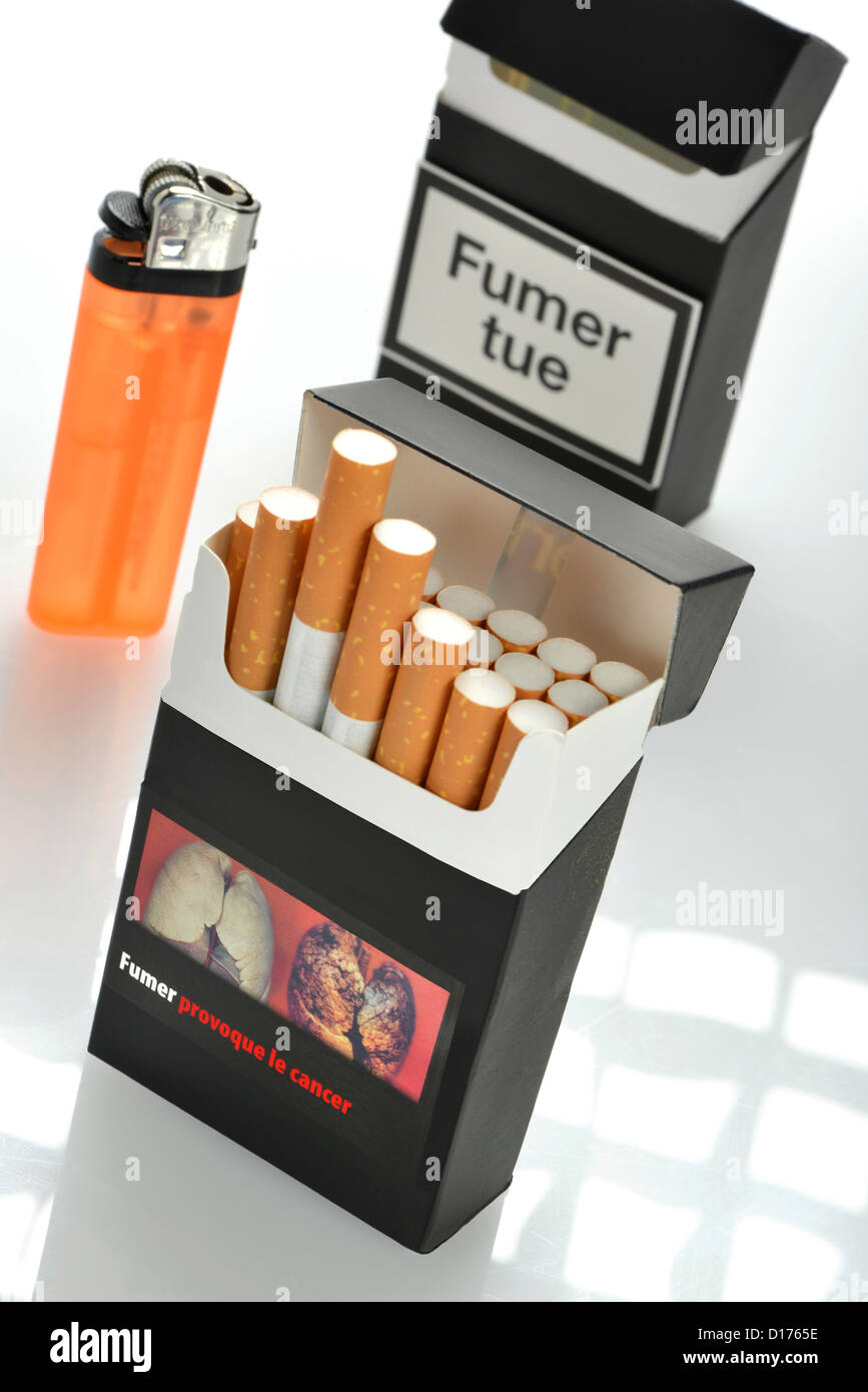 Cigarette packet warning message hi-res stock photography and images ...