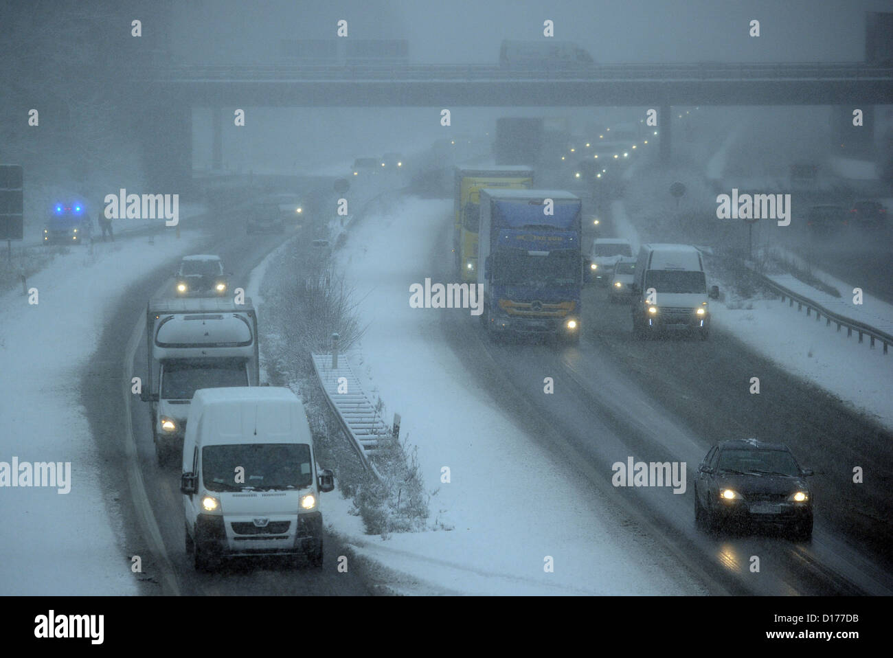 Vehicles drive through heavy snow on Autobahn A1 in Cologne, Germany ...