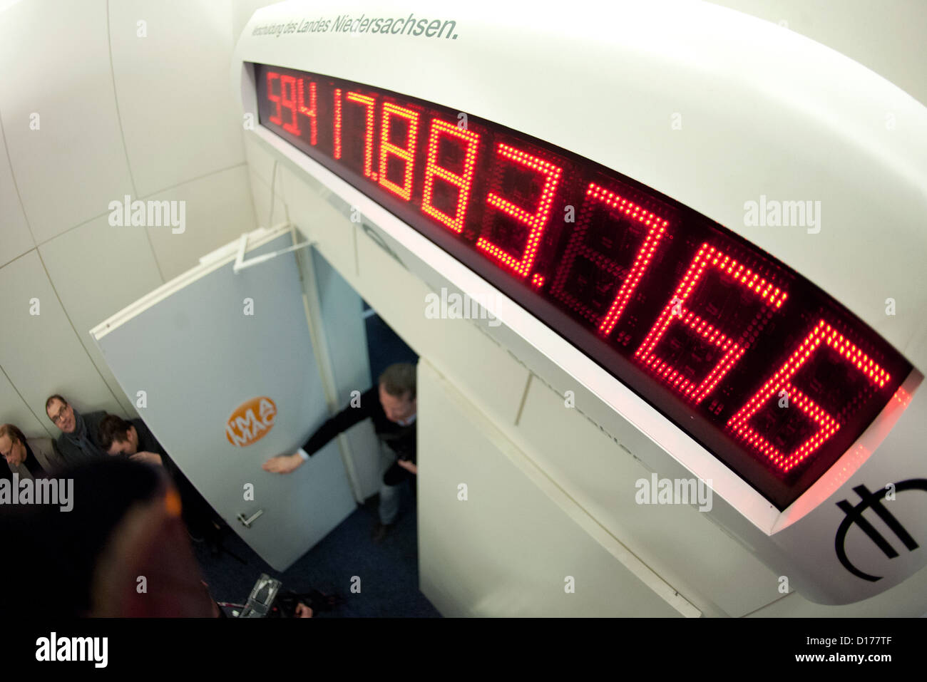 The debt clock in the parliamentary group chamber of the CDU shows ...