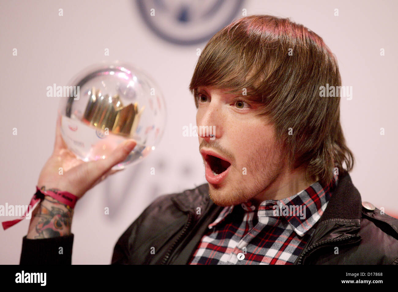 Rapper Casper celebrates his 'Best Live Act' award at the 1Live Krone ...