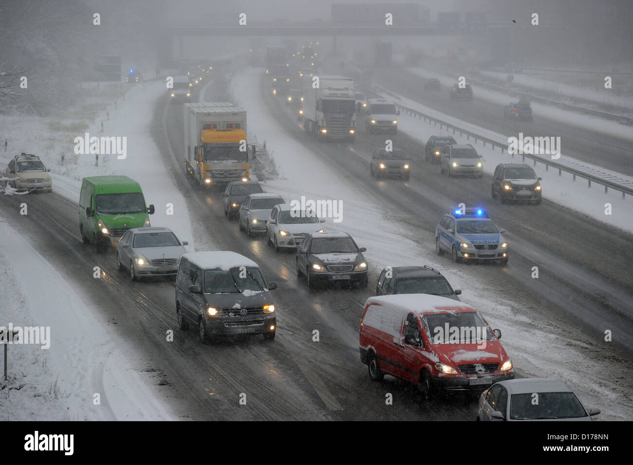 Vehicles drive through heavy snow on Autobahn A1 in Cologne, Germany ...