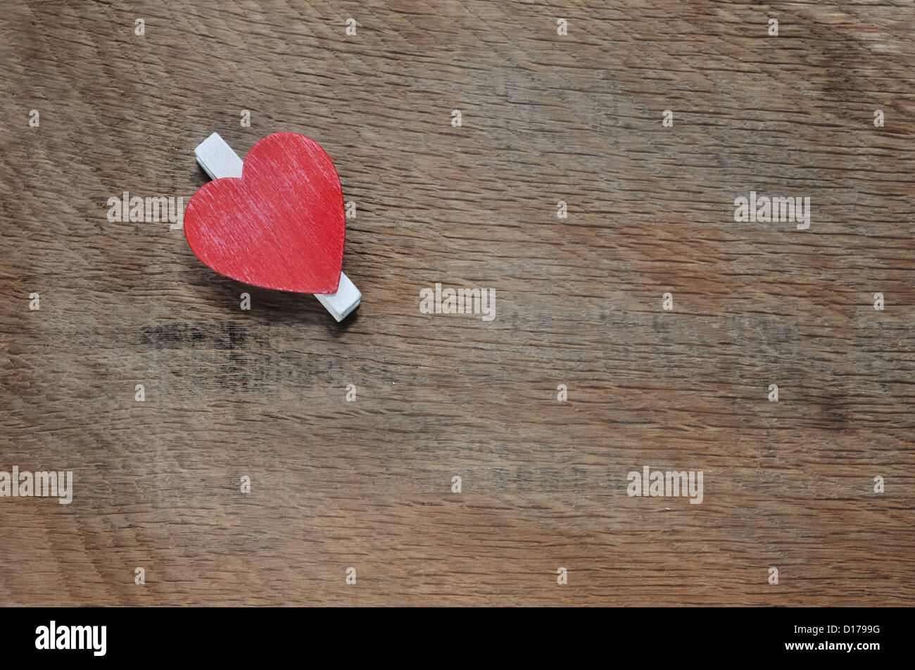 Single red heart hi-res stock photography and images - Alamy