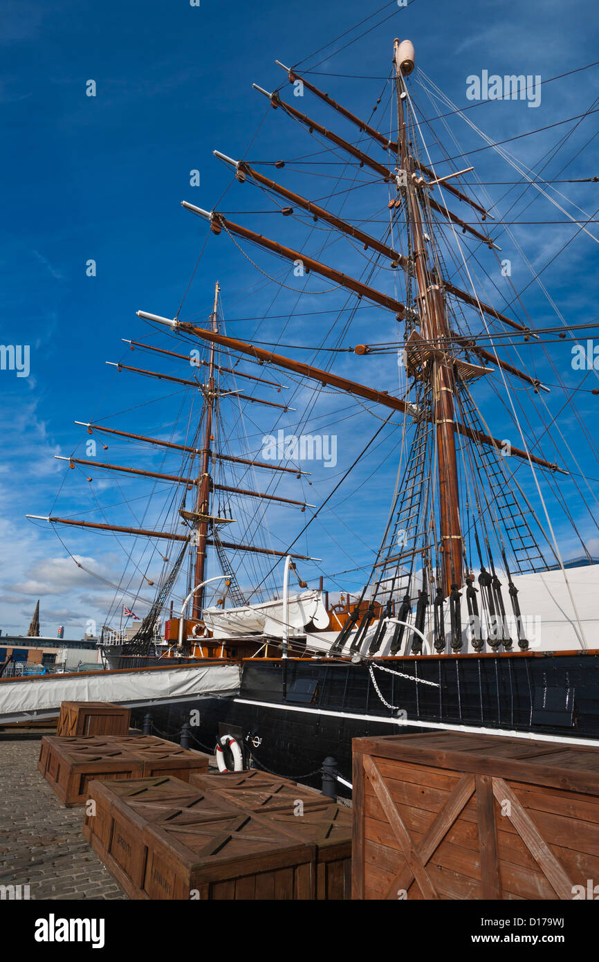 Hms discovery dundee hi-res stock photography and images - Alamy