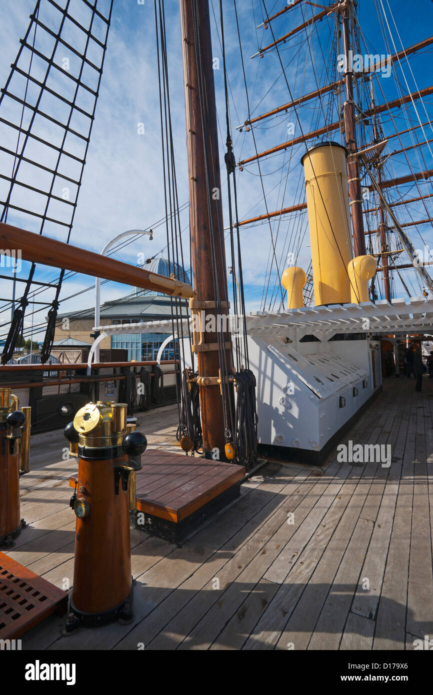 Discovery Point Visitor Centre, HMS / RRS ship, Dundee, Scotland, UK ...