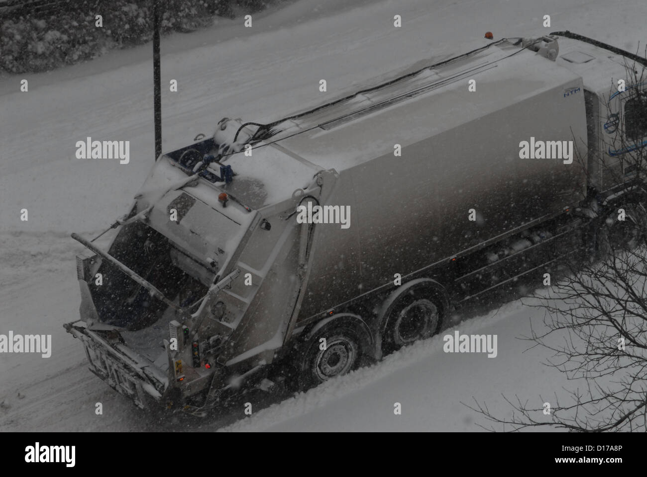 Waste collection truck hi-res stock photography and images - Alamy