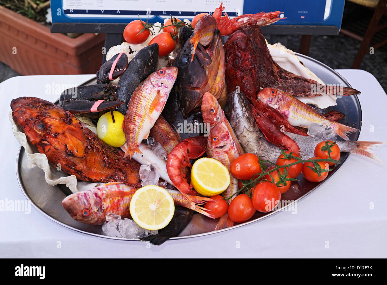 Fish restaurant porto hi-res stock photography and images - Alamy