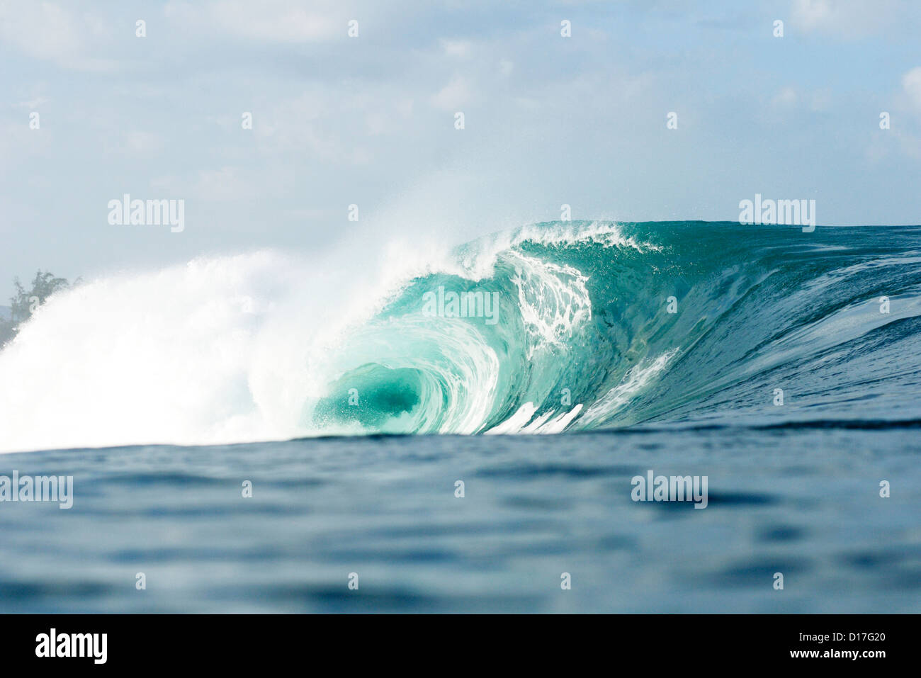 Hawaii, Oahu, Pipeline, Wave Breaking Stock Photo - Alamy
