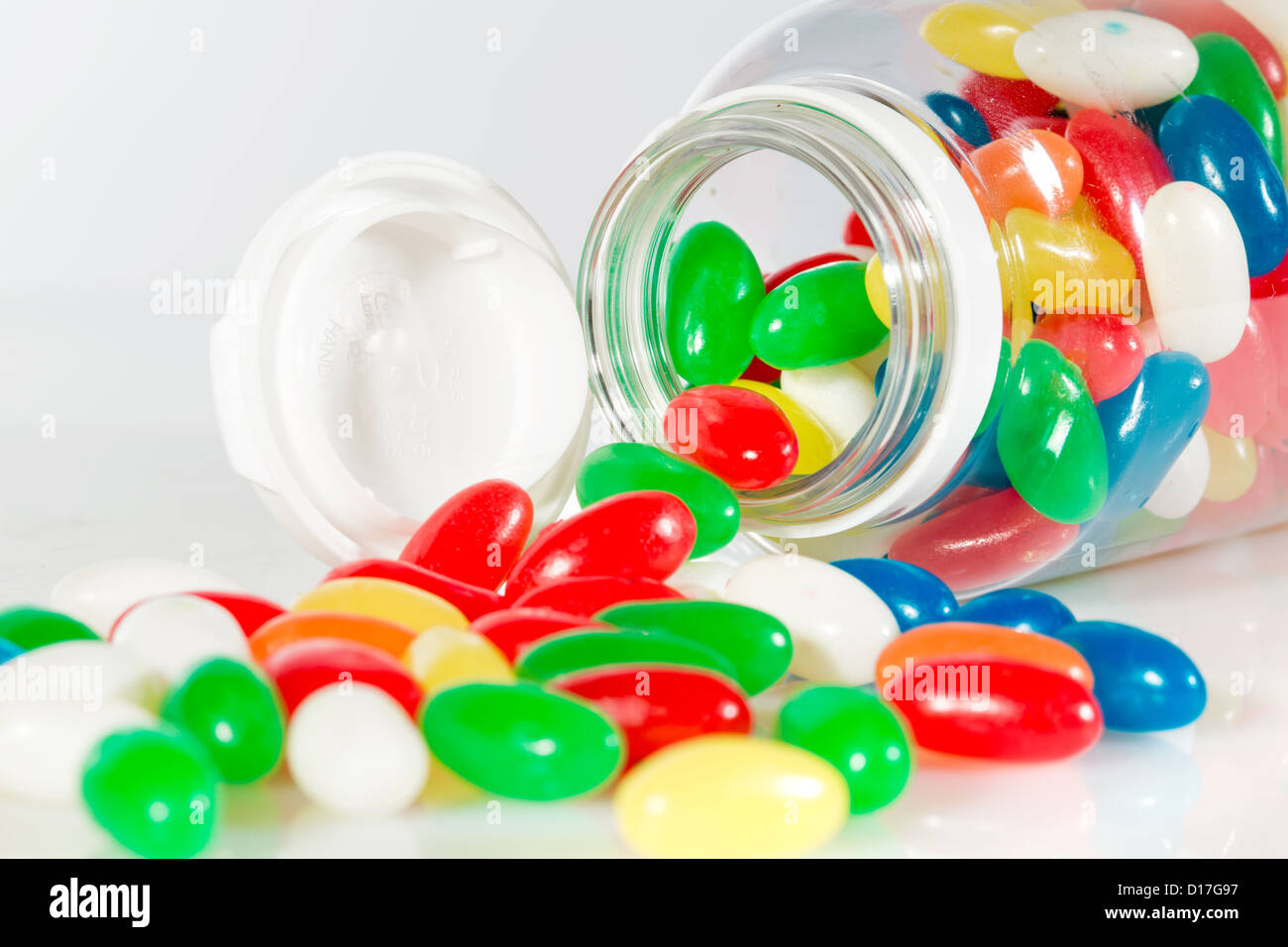 pill bottle isolated on white Stock Photo - Alamy