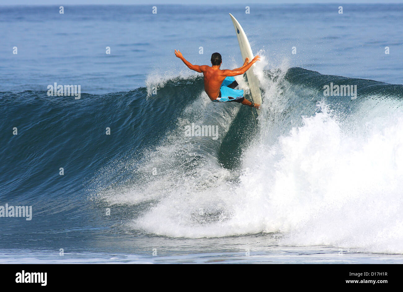 Hawaii, Oahu, North Shore, Pipeline, Surfer, Riding A Wave Stock Photo ...
