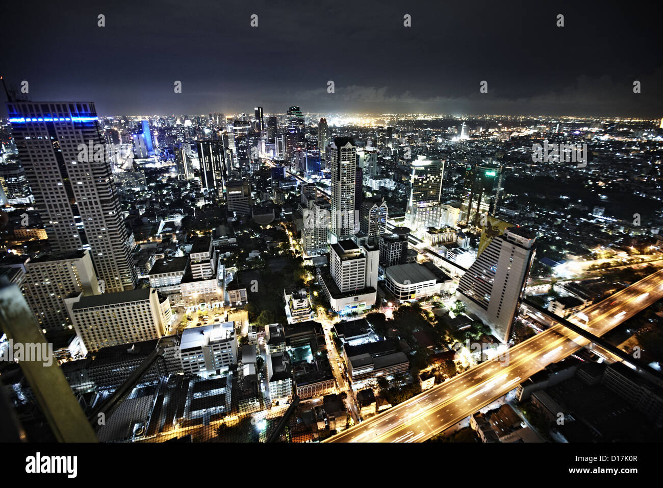 City lit up night architecture hi-res stock photography and images - Alamy