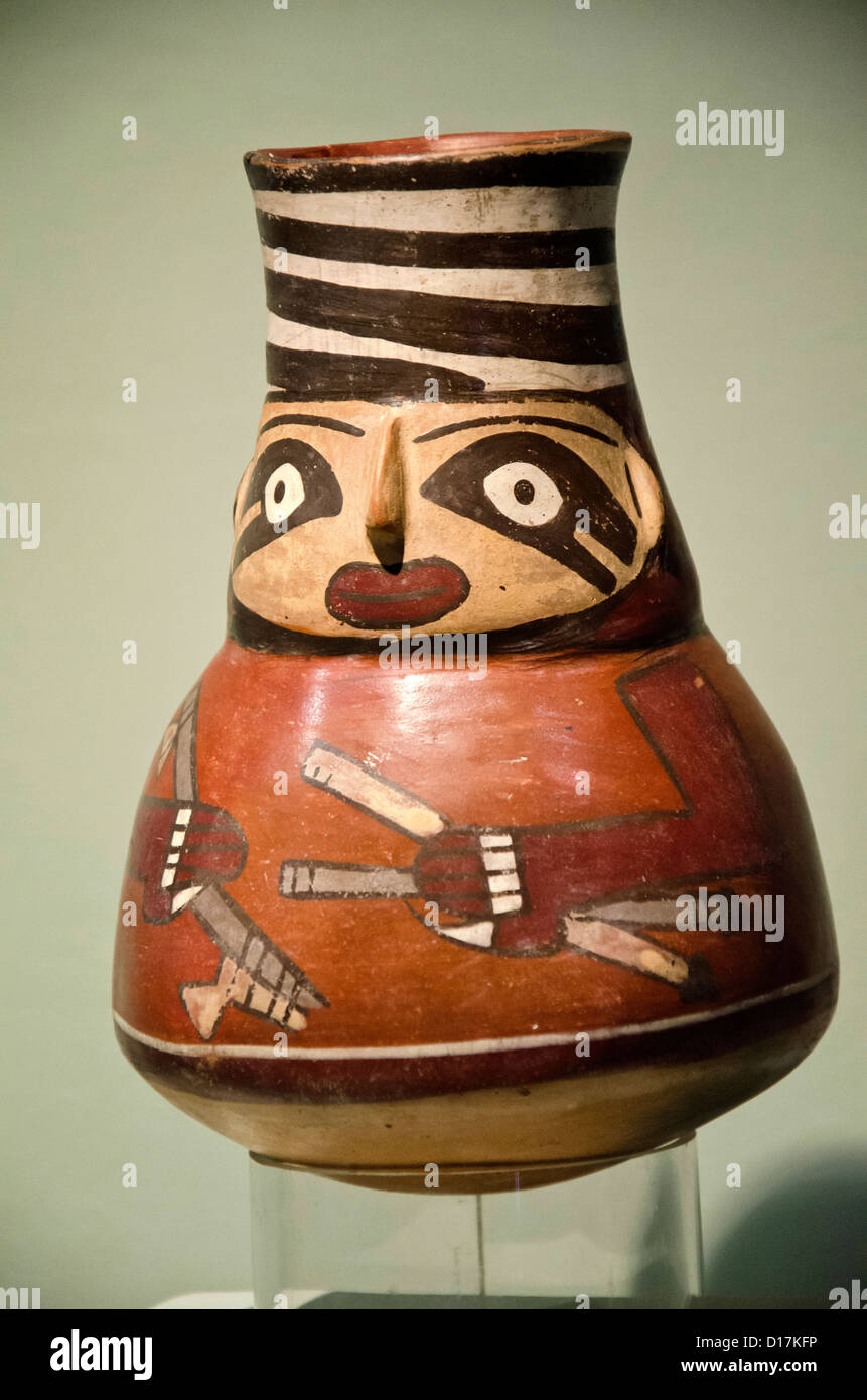 Ceramic vessel nazca hi-res stock photography and images - Alamy