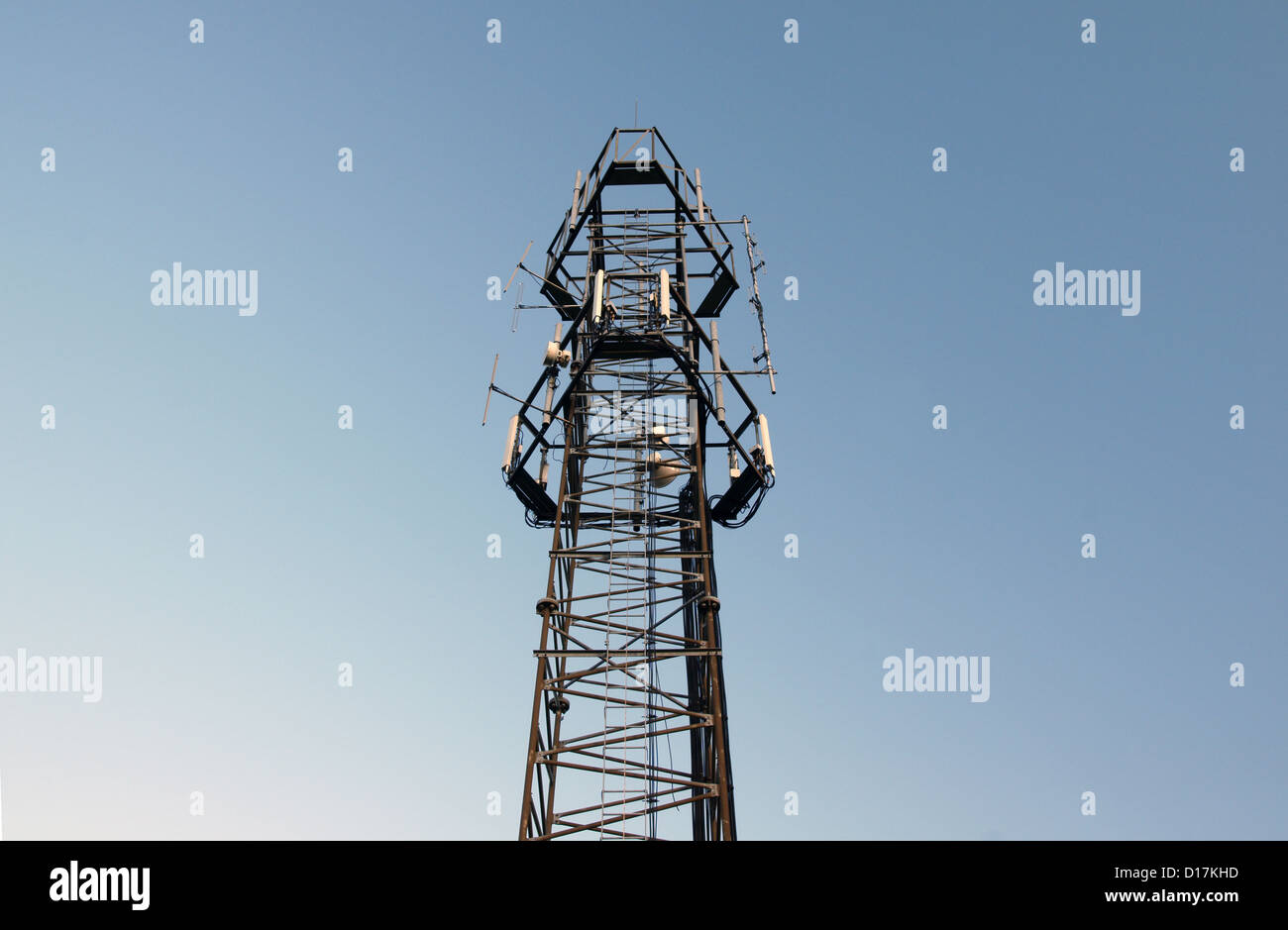 Radio transmitter mast hi-res stock photography and images - Alamy