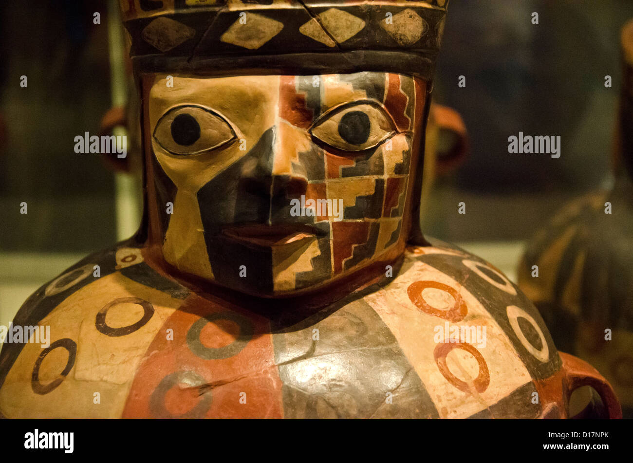 Wari pottery hi-res stock photography and images - Alamy