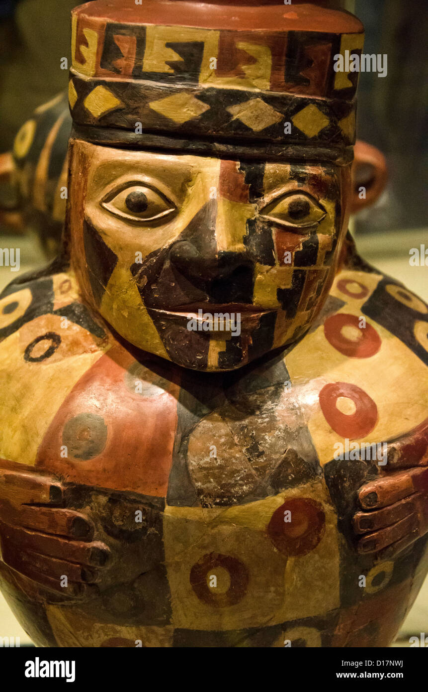 Ceramic vessel Wari culture 500AC-1000AC Perú Stock Photo - Alamy