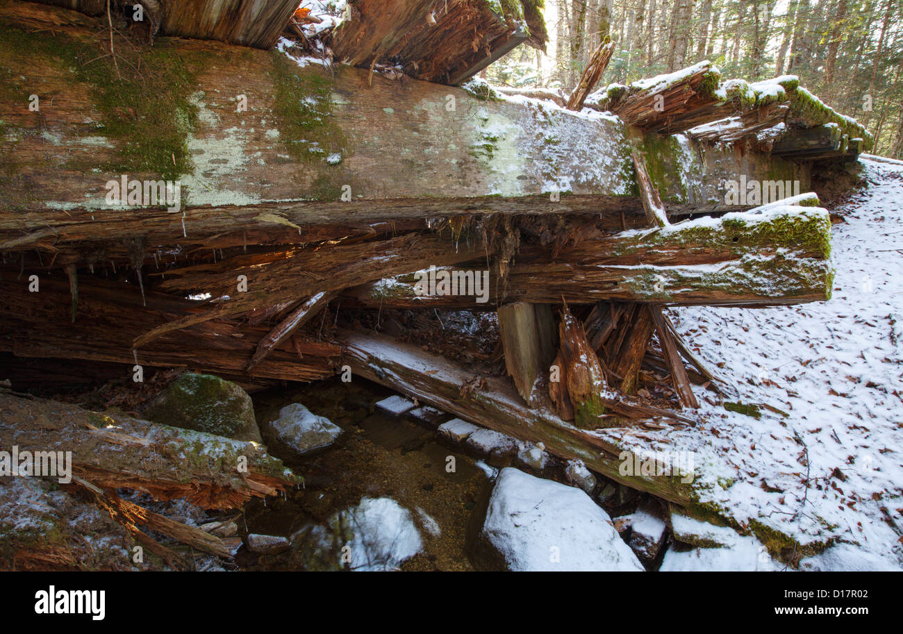 Crumbling timbers hi-res stock photography and images - Alamy