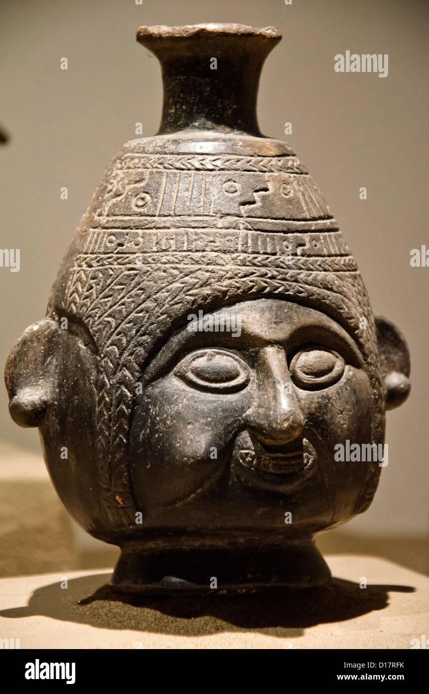 Ceramic vessel Chimú culture 1100 AD- 1470 AD Perú Stock Photo - Alamy