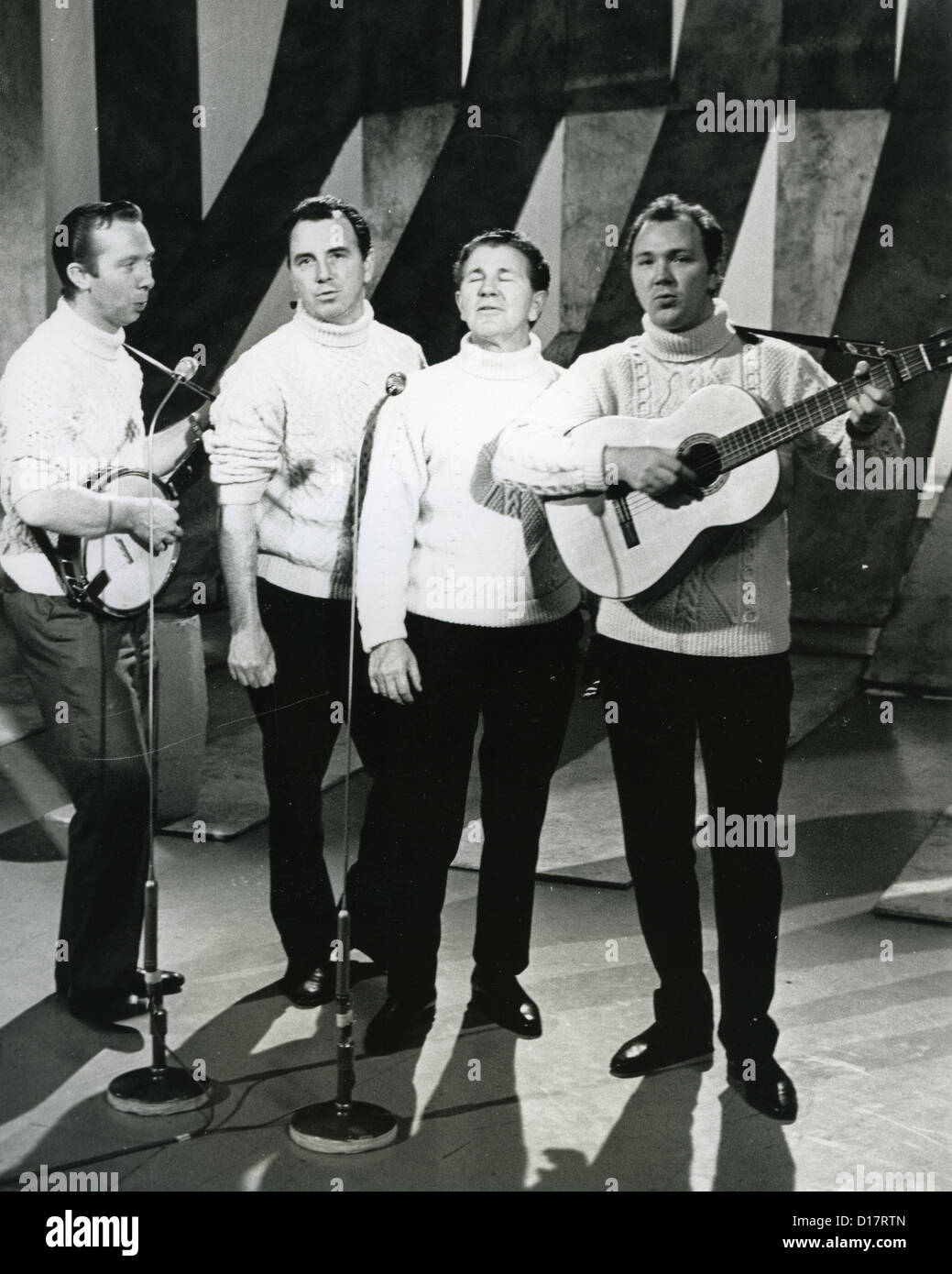 CLANCY BROTHERS Irish folk group in 1965 Stock Photo - Alamy