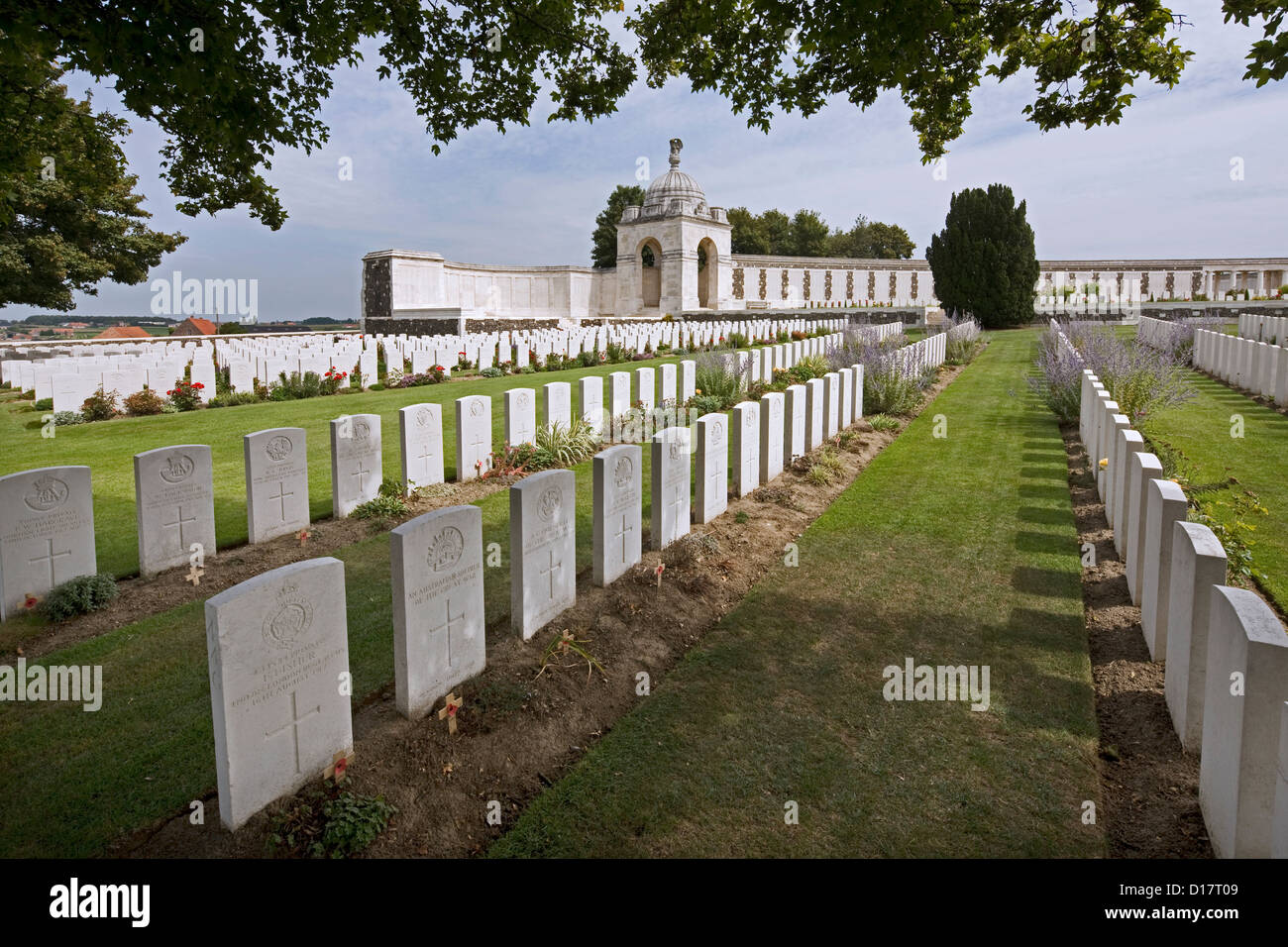 Commonwealth War Graves Commission Tyne Cot Cemetery for First World ...