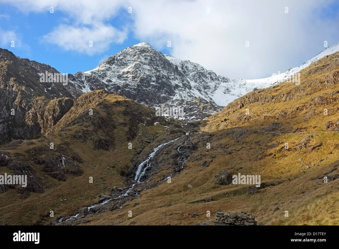 Snowdon is hi-res stock photography and images - Alamy