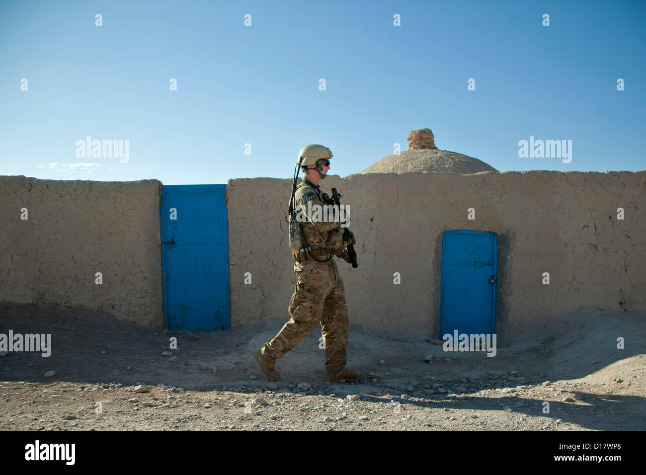 American troops patrolling hi-res stock photography and images - Alamy
