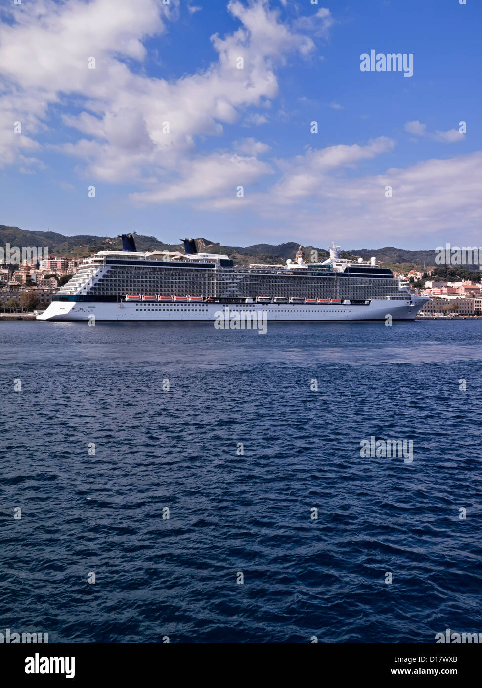 Italy, Sicily, Messina, a big cruise ship in the port Stock Photo - Alamy