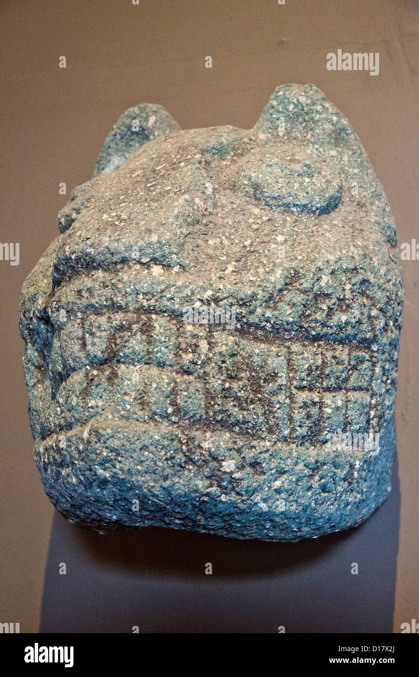 Chavin nailed head Chavín culture 900 BC-200 BC Perú Stock Photo - Alamy