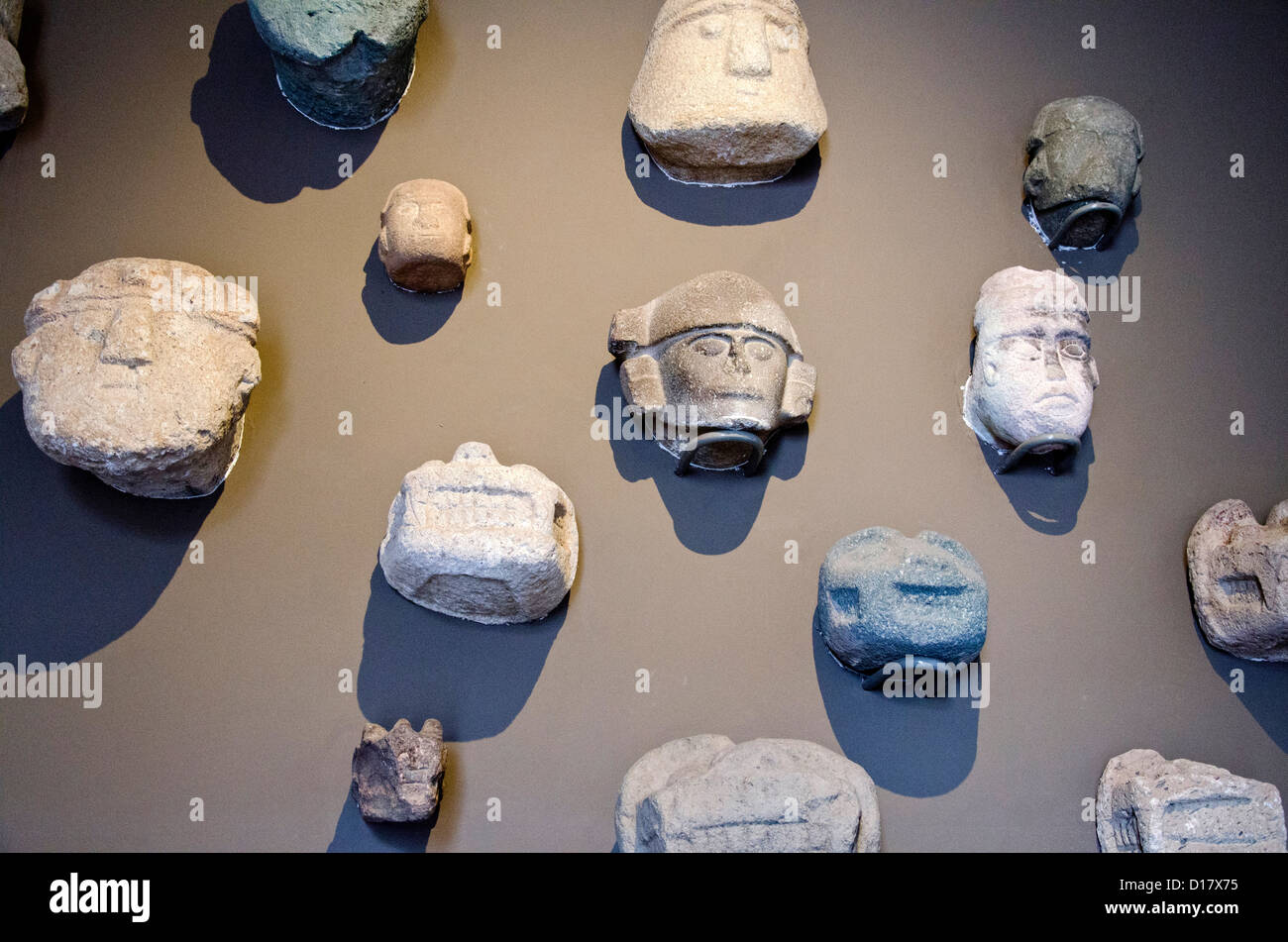 Chavin nailed head Chavín culture 900 BC-200 BC Perú Stock Photo - Alamy