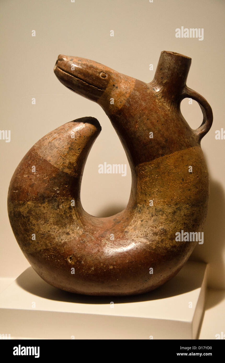 Ceramic vessel Vicús culture 100 BC-400 AC Perú Stock Photo - Alamy