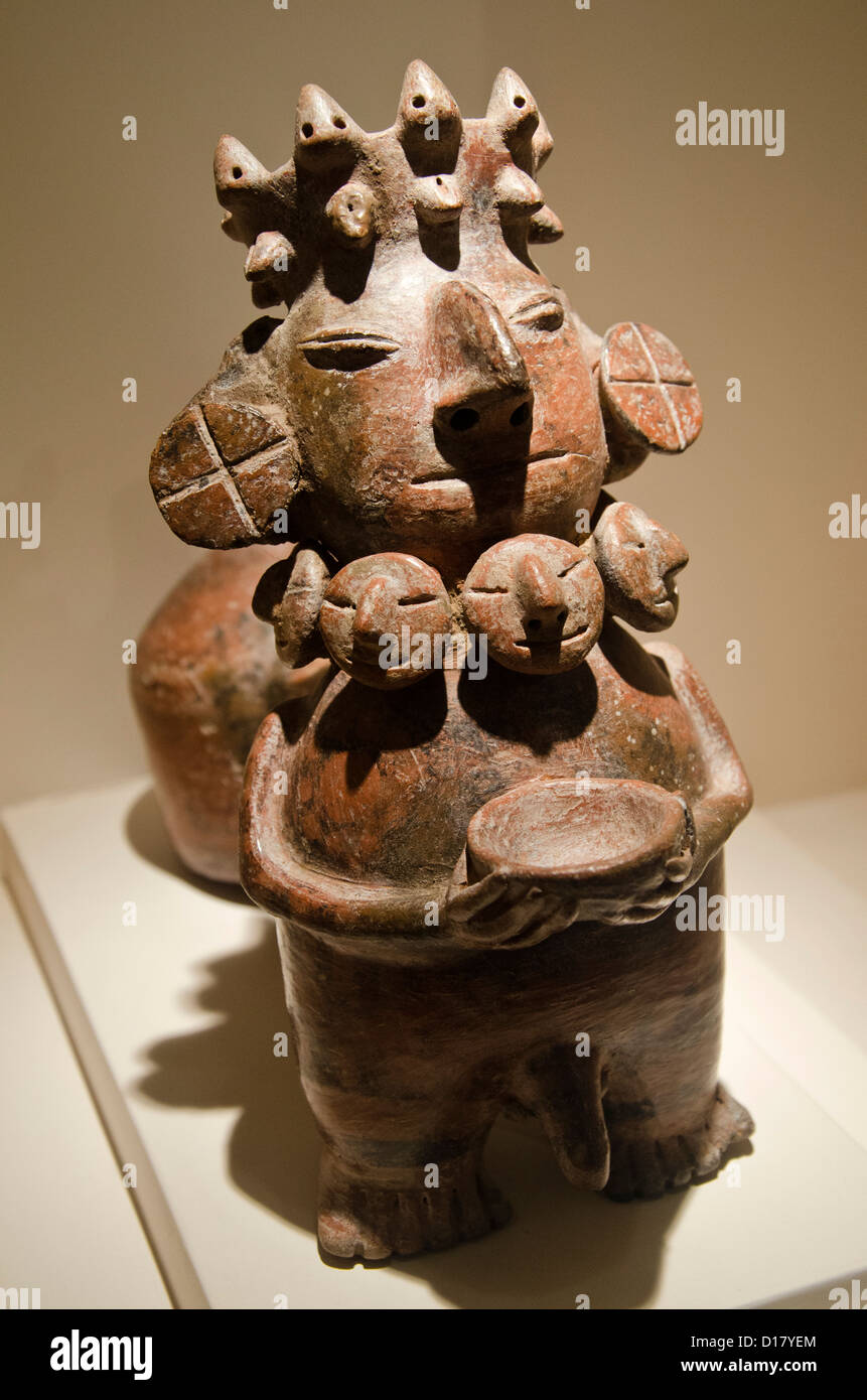 Ceramic vessel Vicús culture 100 BC-400 AC Perú Stock Photo - Alamy