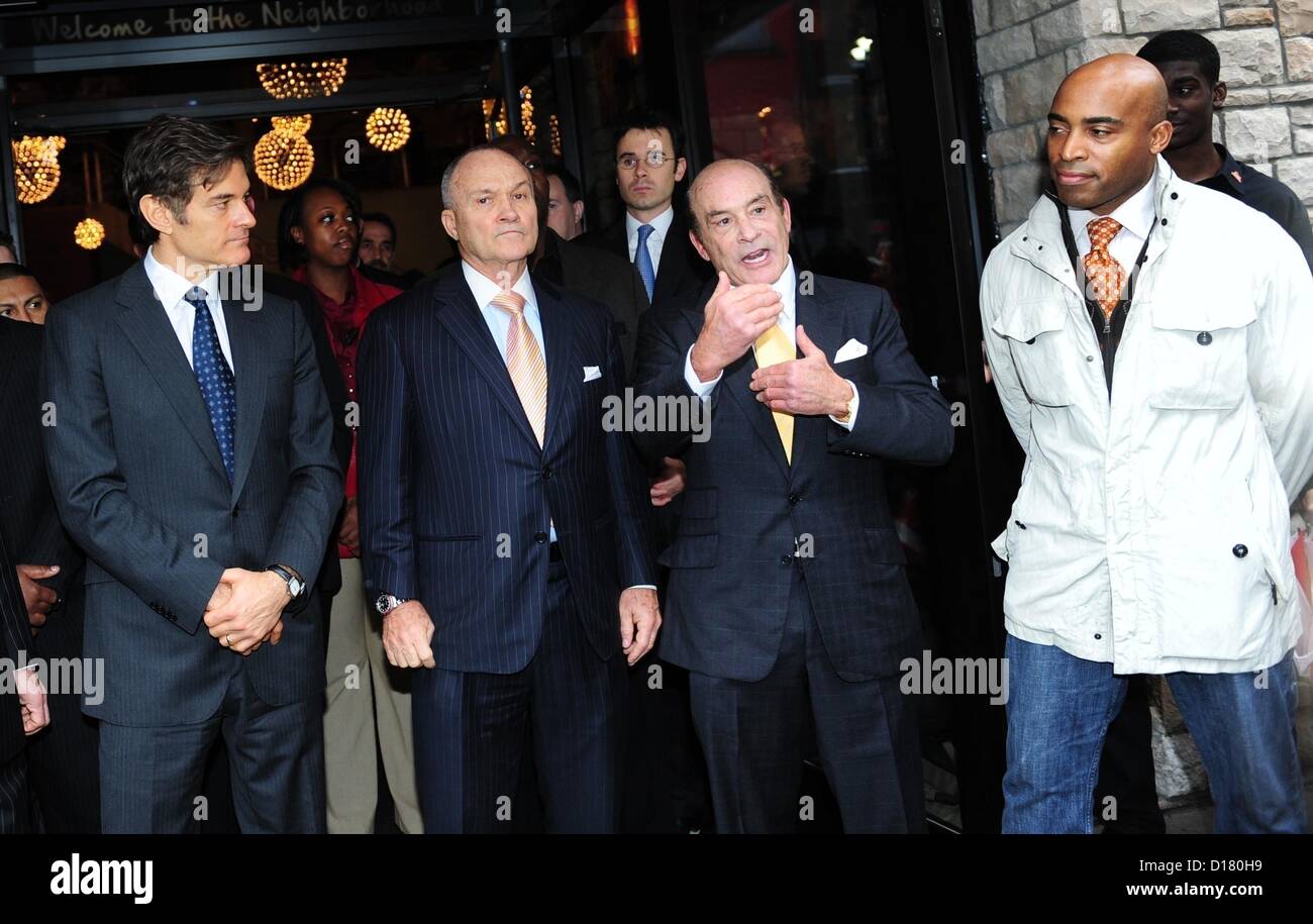 Dec. 10, 2012 - Manhattan, New York, U.S. - Dr. MEHMET OZ, Police ...