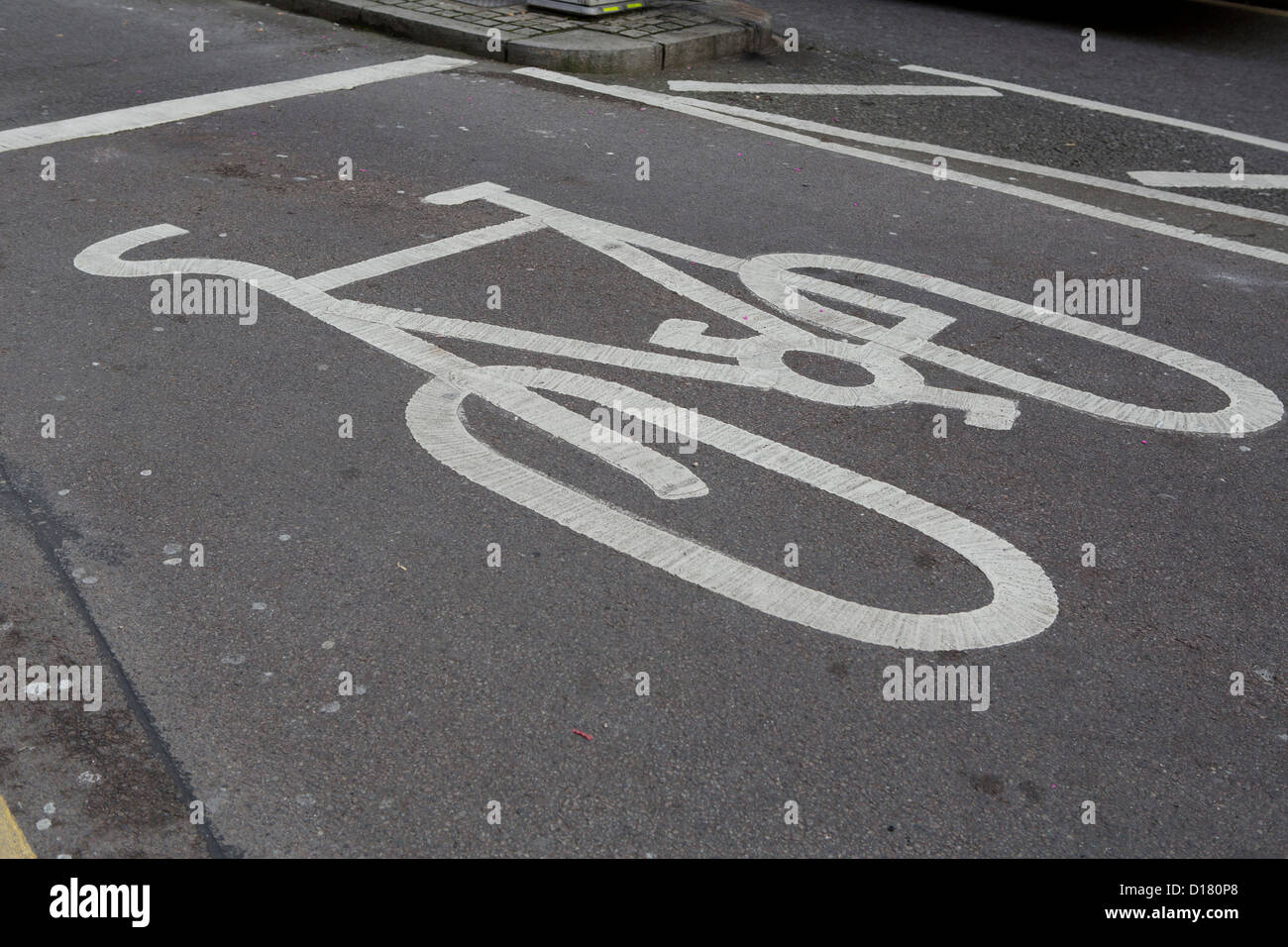 Cycle sign hi-res stock photography and images - Alamy