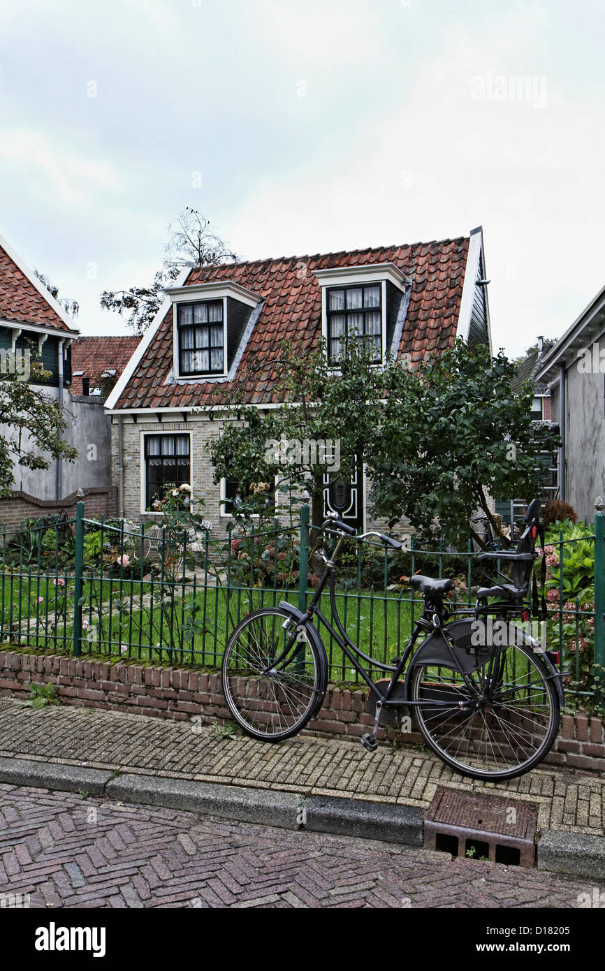 Holland, Edam village (Amsterdam), typical dutch stone house Stock ...