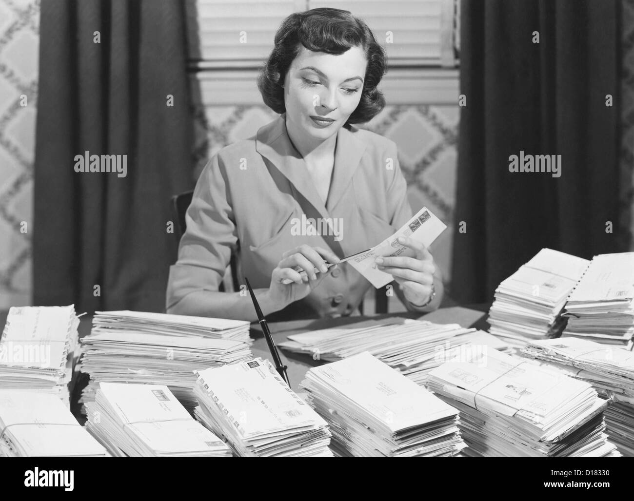 Woman sitting office desk Black and White Stock Photos & Images - Alamy