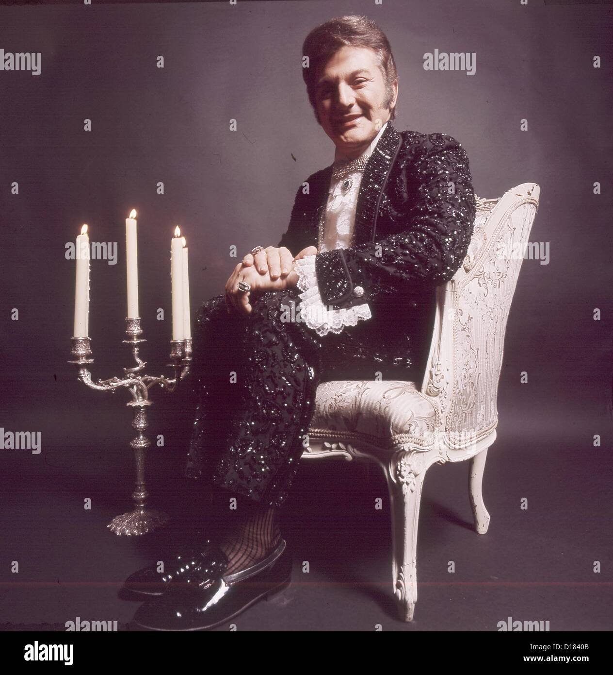 LIBERACE.Supplied by Photos, inc.(Credit Image: © Supplied By Globe ...
