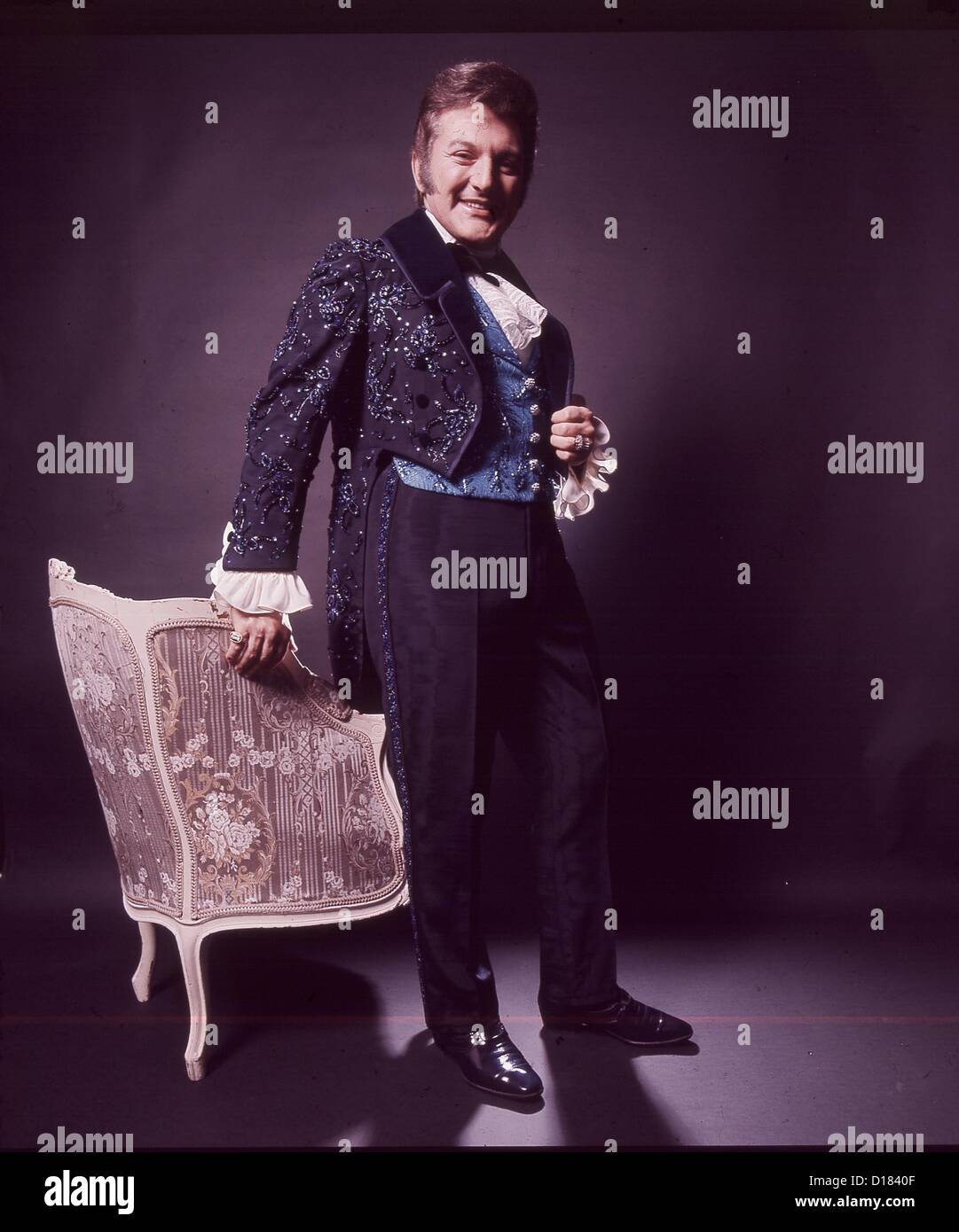 LIBERACE.Supplied by Photos, inc.(Credit Image: © Supplied By Globe ...