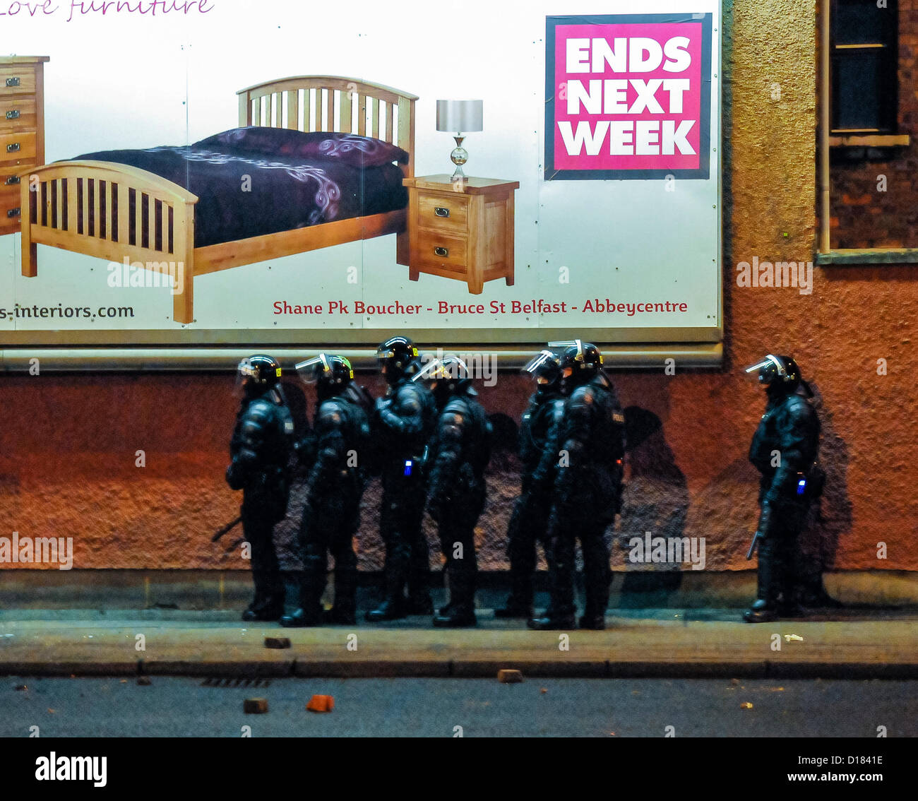 Psni officers in riot gear hi-res stock photography and images - Alamy