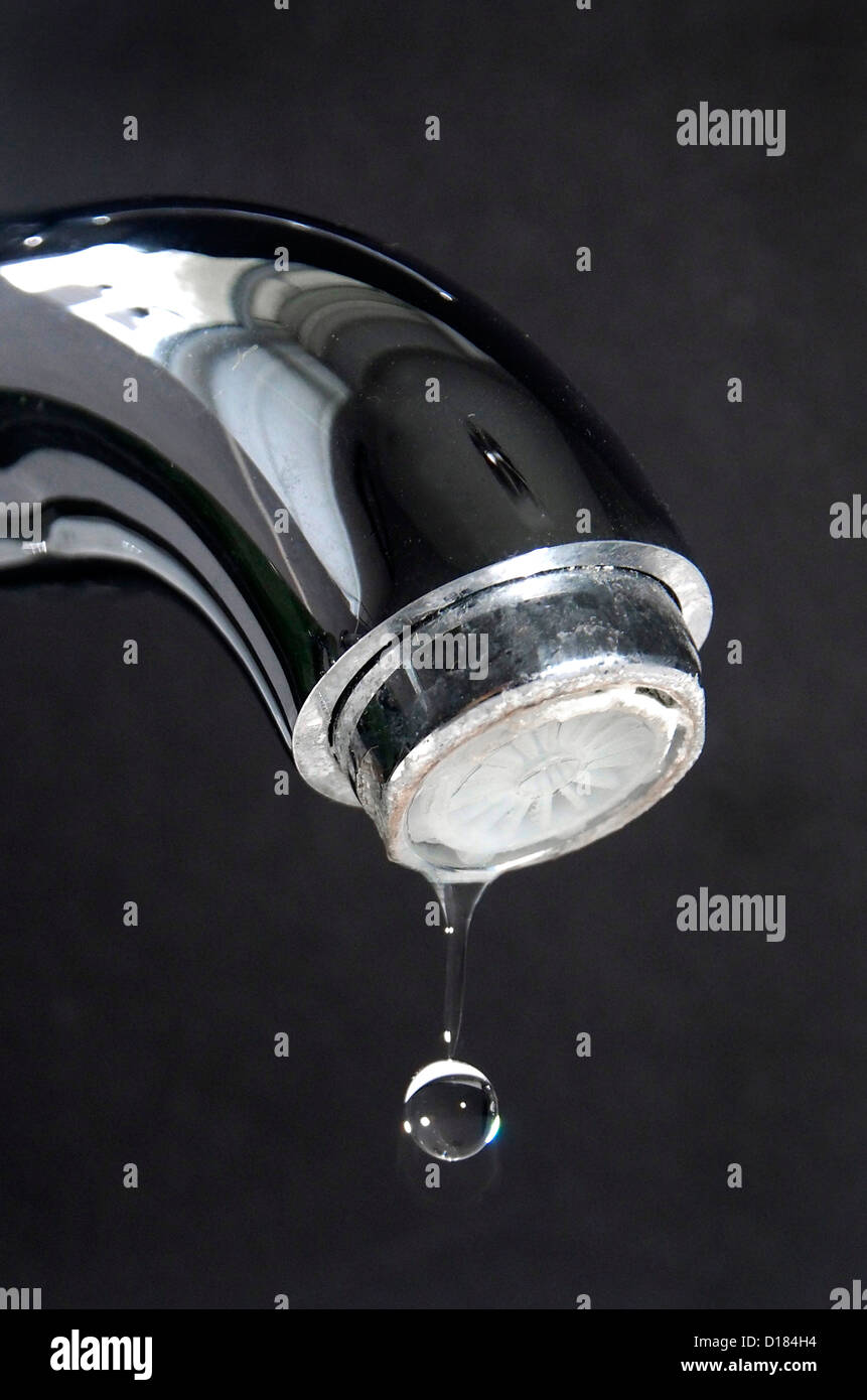 Spherical water droplet hi-res stock photography and images - Alamy