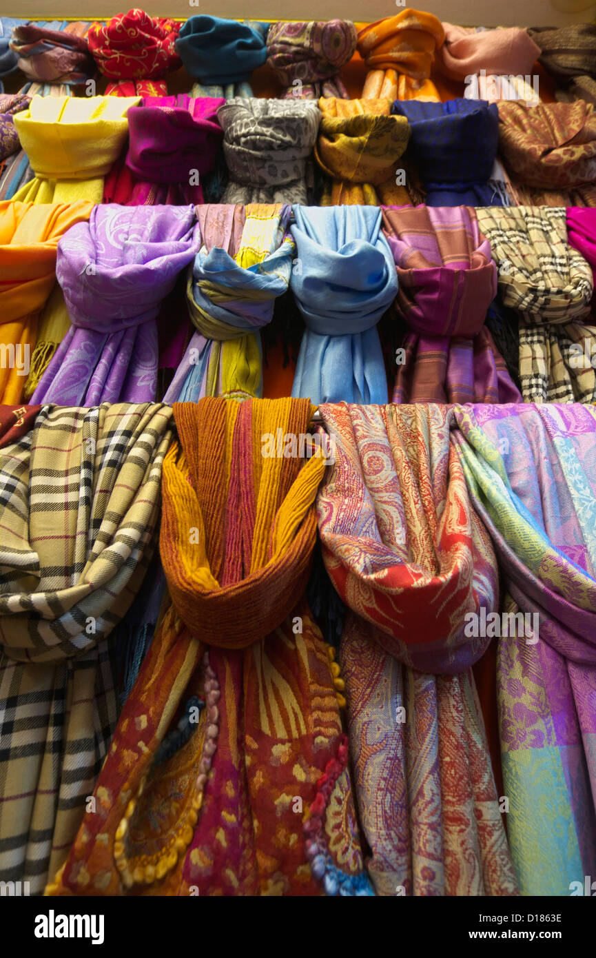 Turkey, Istanbul, Grand Bazaar (Kapalicarsi), pashmina silk scarfs for ...